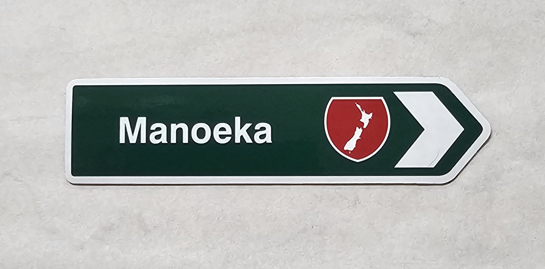 Road Sign MANOEKA - Giftrapt
